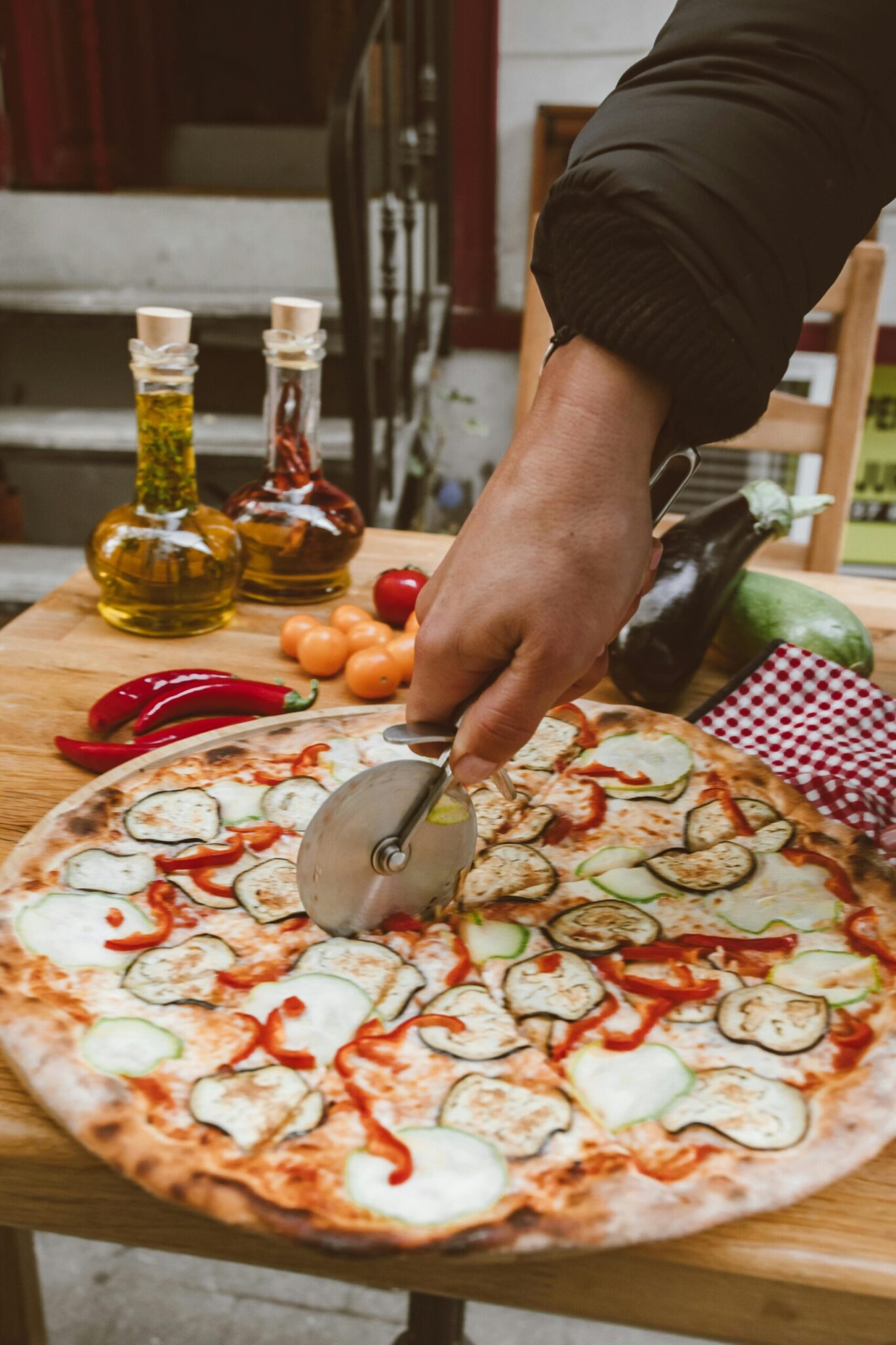 Clean Cut Pizza vs Normal Cut Pizza | What's the Difference?